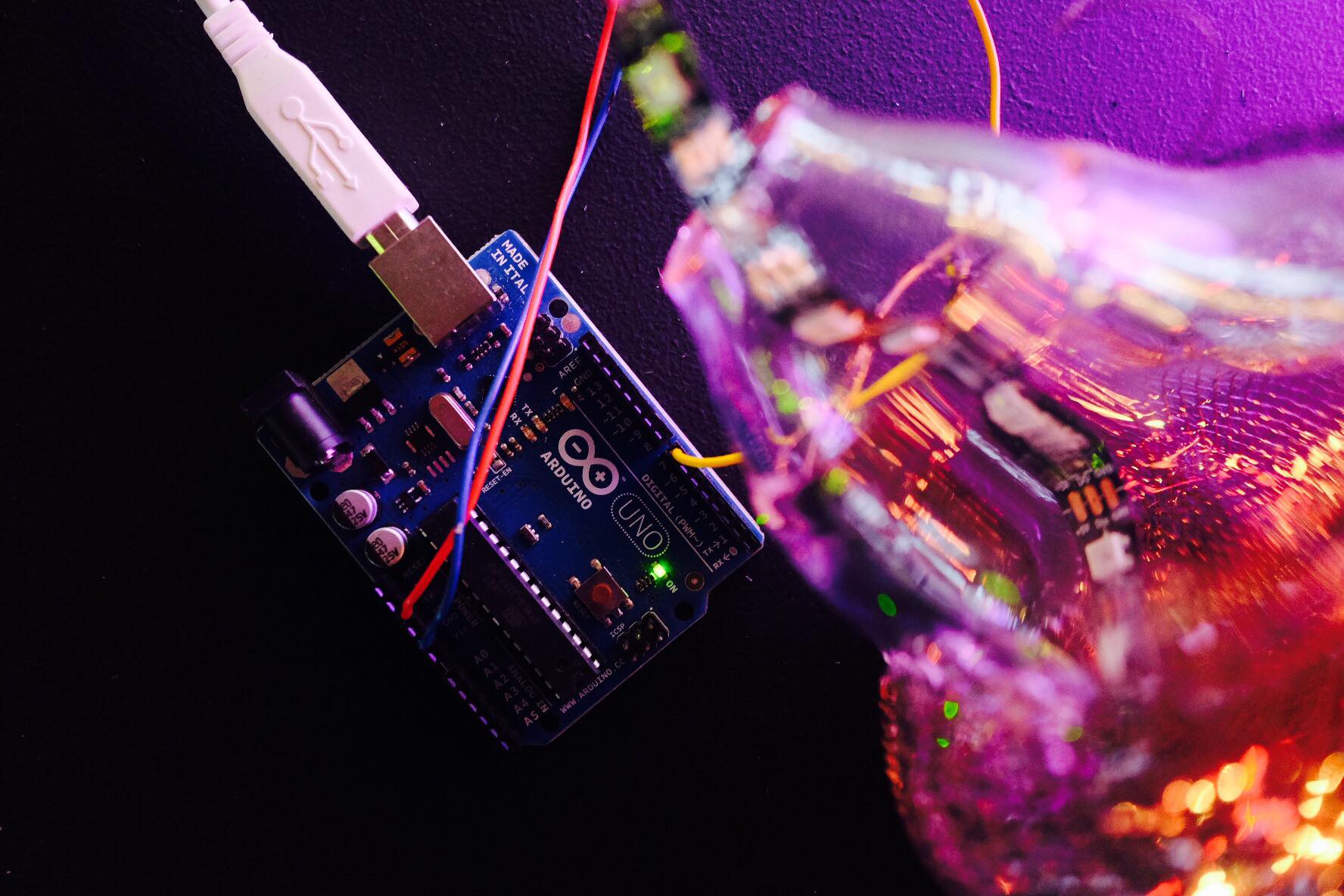 Dynamic Transparancies: Working with interactive glass